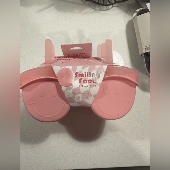 CWC | Kitchen | Smiling Face Pink Freeze Pops Mold | Poshmark
